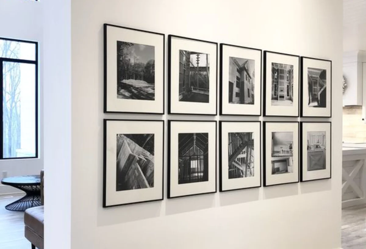 9 Cara Menyusun Bingkai Foto di Dinding Rumah agar Estetik