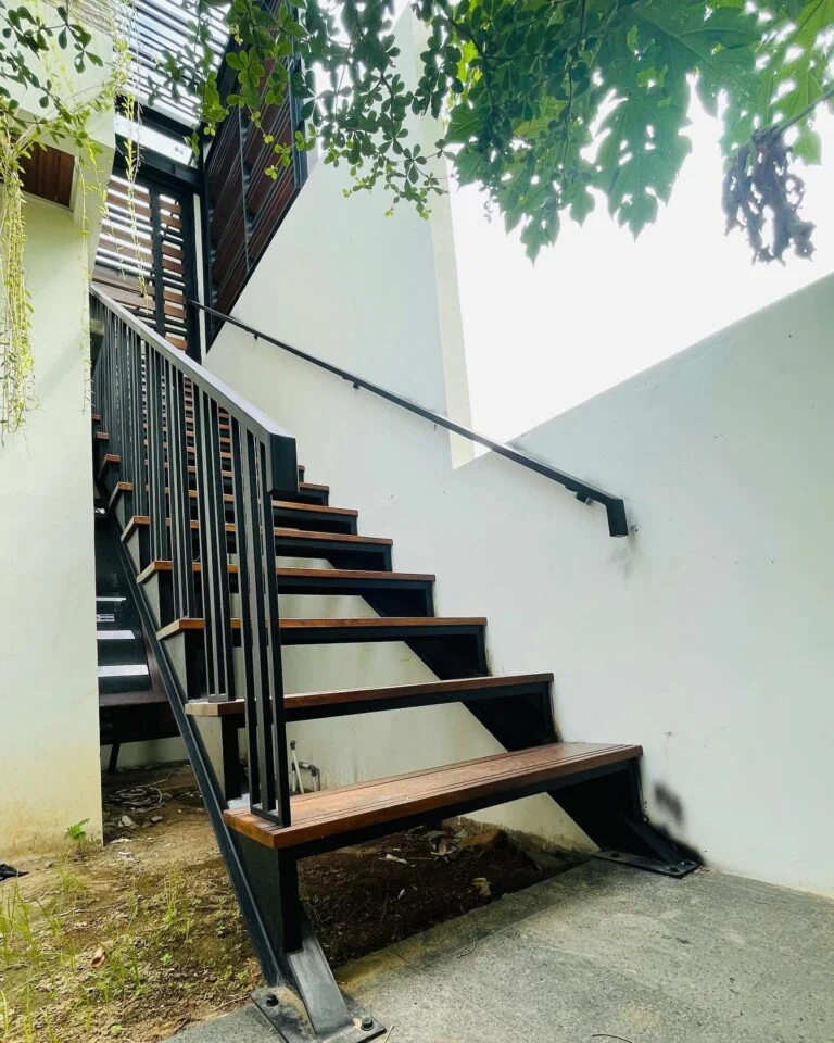 17 Model Tangga Besi Minimalis Terbaru yang Estetik