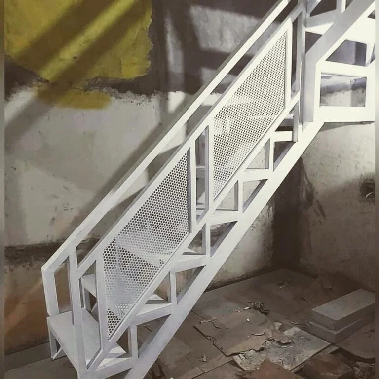 17 Model Tangga Besi Minimalis Terbaru yang Estetik