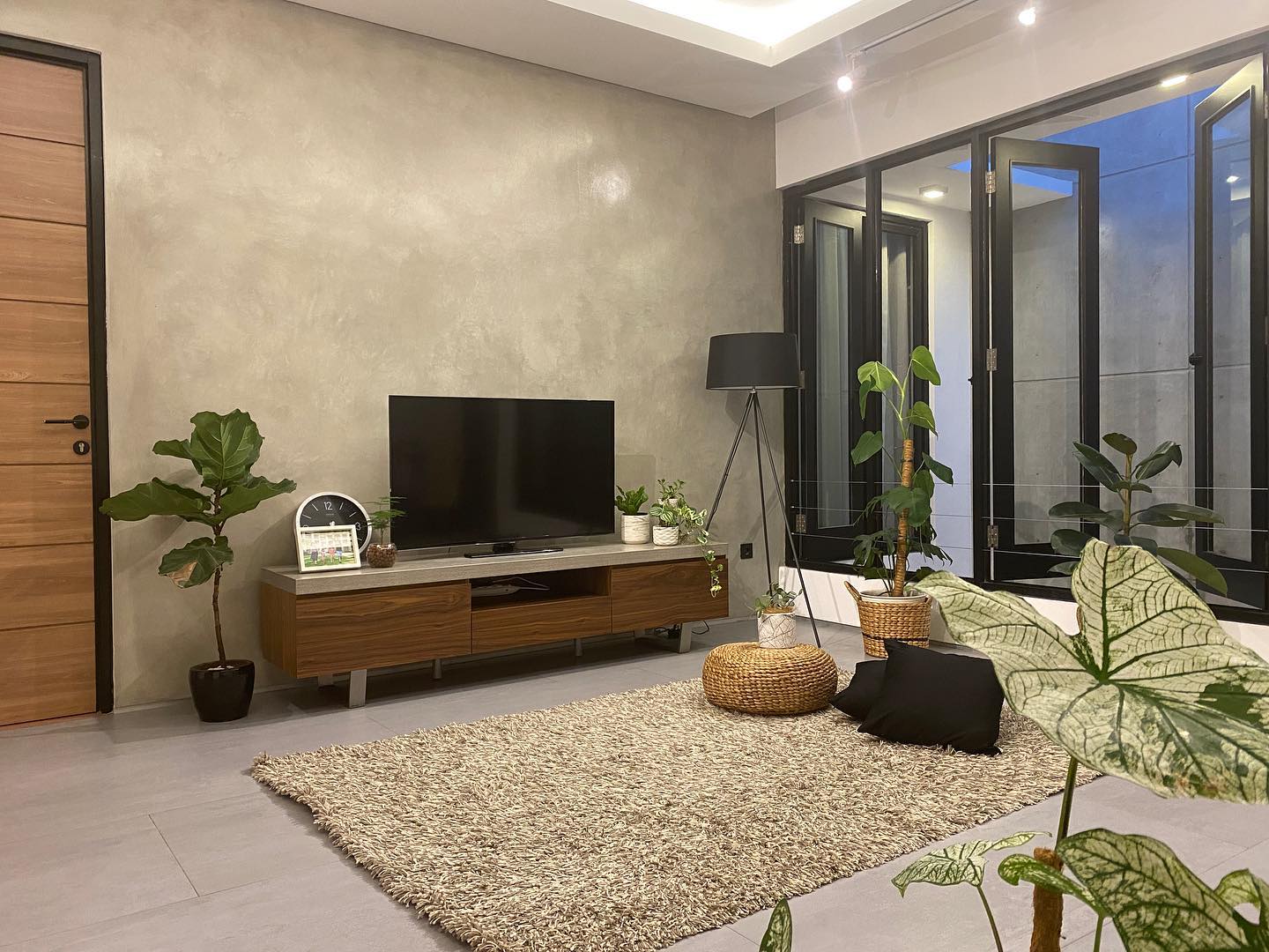 17 Desain Ruang TV Mewah, Nyaman Buat Nonton Netflix