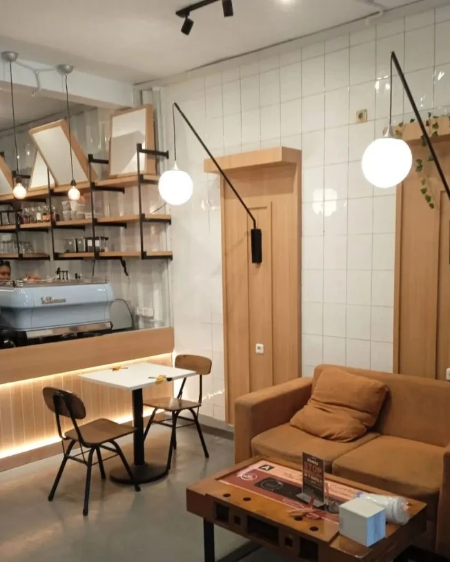 16 Desain Cafe Sederhana di Ruko Kecil, Nyaman & Estetik