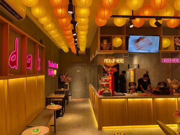 16 Desain Cafe Sederhana di Ruko Kecil, Nyaman & Estetik