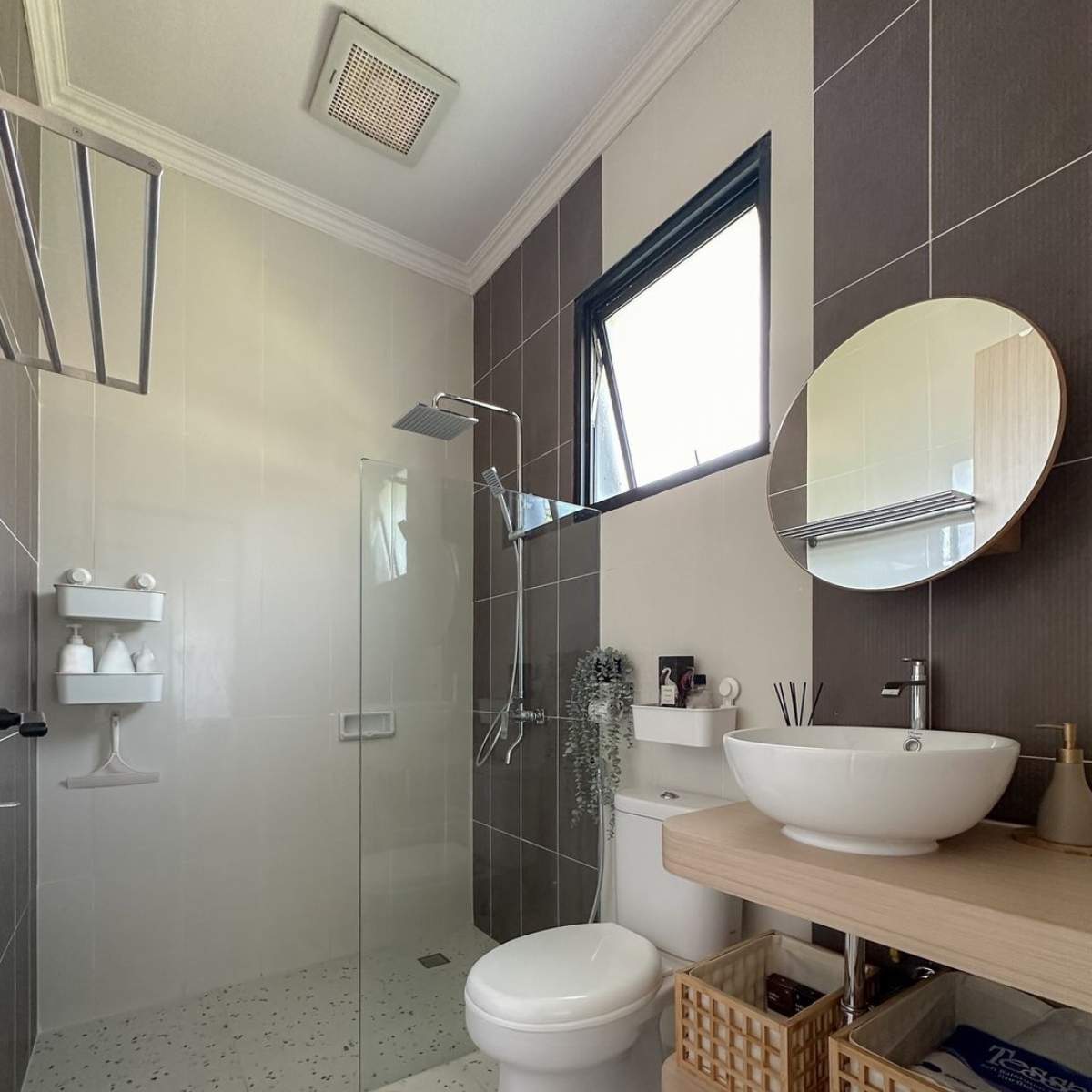 9 Desain Ventilasi Kamar Mandi yang Cantik dan Fungsional