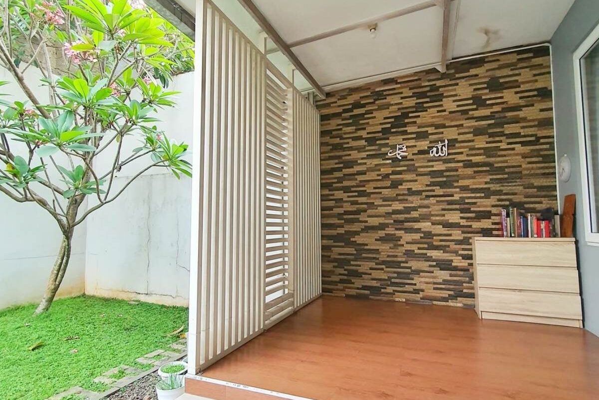 7 Desain Sekat Mushola di Rumah, Estetik dan Anti-sempit!