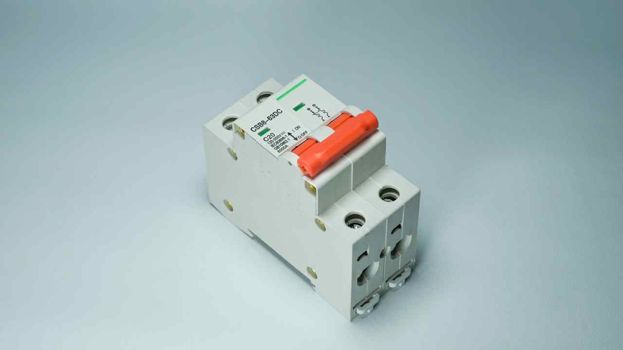 5 Rekomendasi Merk MCB yang Bagus, Antijeglek!