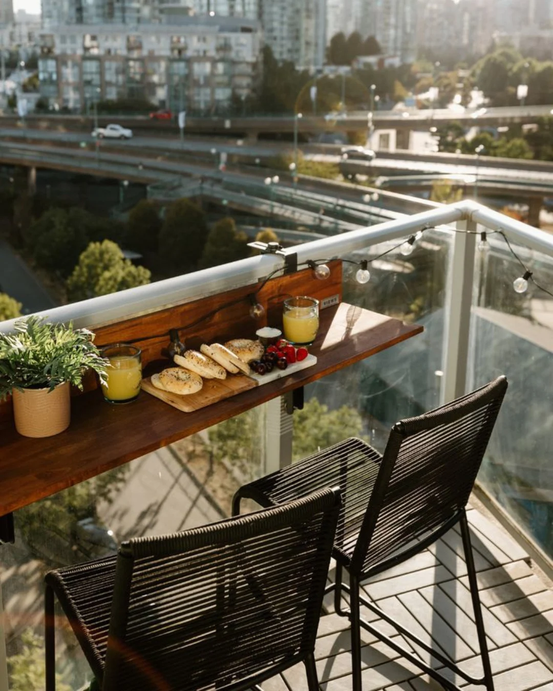 15 Desain Balkon Rumah Minimalis, Nyaman untuk Santai