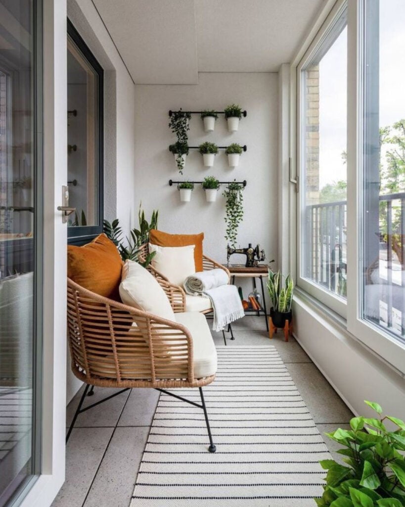 15 Desain Balkon Rumah Minimalis, Nyaman untuk Santai