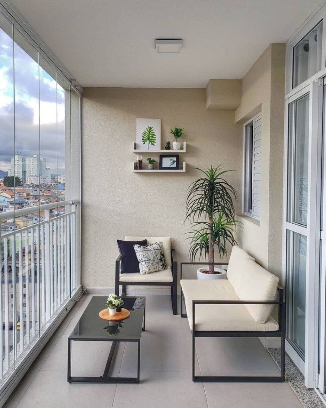 15 Desain Balkon Rumah Minimalis, Nyaman untuk Santai