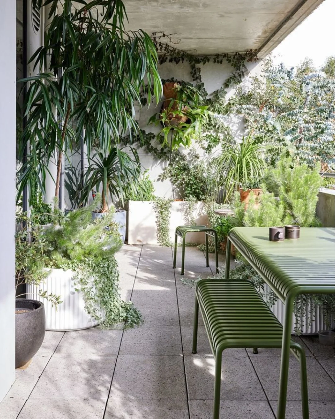 10 Ide Desain Teras Rumah ala Cafe Nyaman untuk Ngobrol