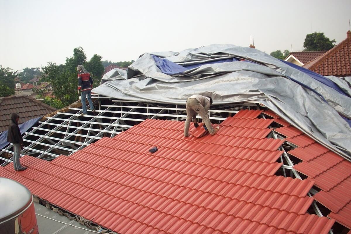 5 Tips Renovasi Atap Rumah Tanpa Pindah, Dijamin Aman!