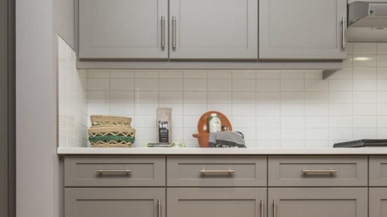 Panduan Menentukan Tinggi Meja Dapur Ideal di Indonesia