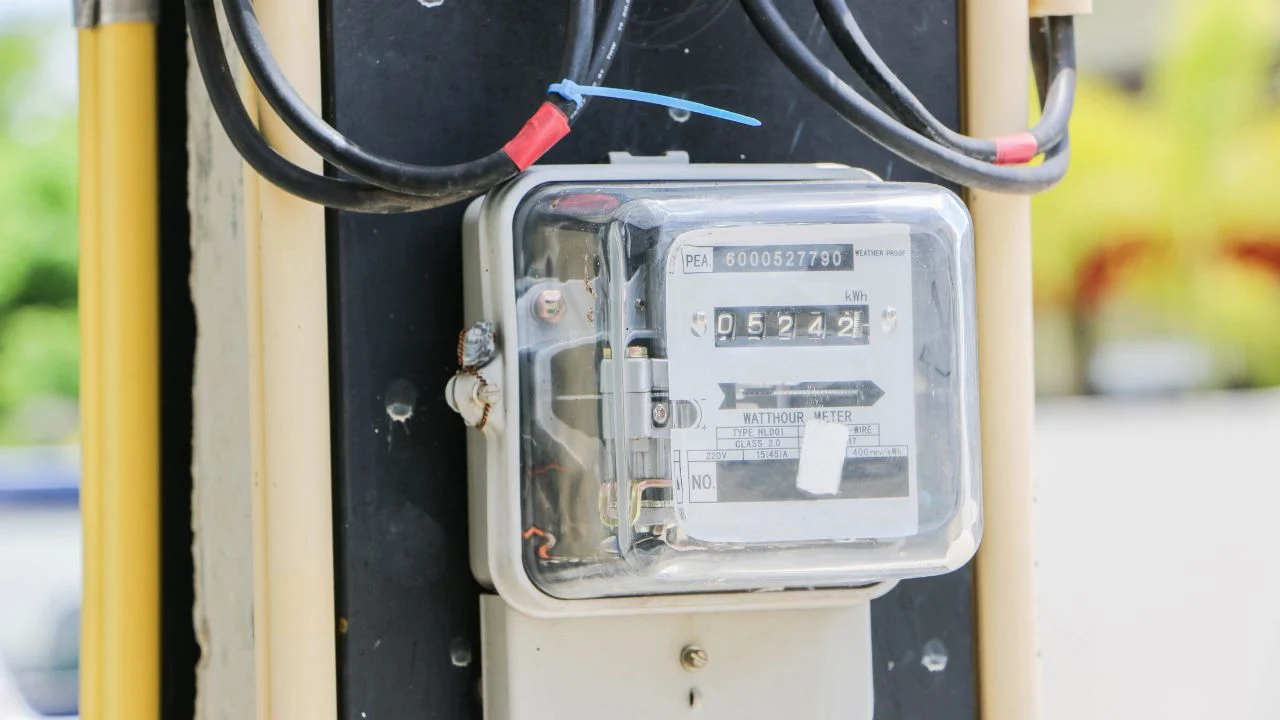 Cara Menurunkan Daya Listrik PLN Online dan Offline