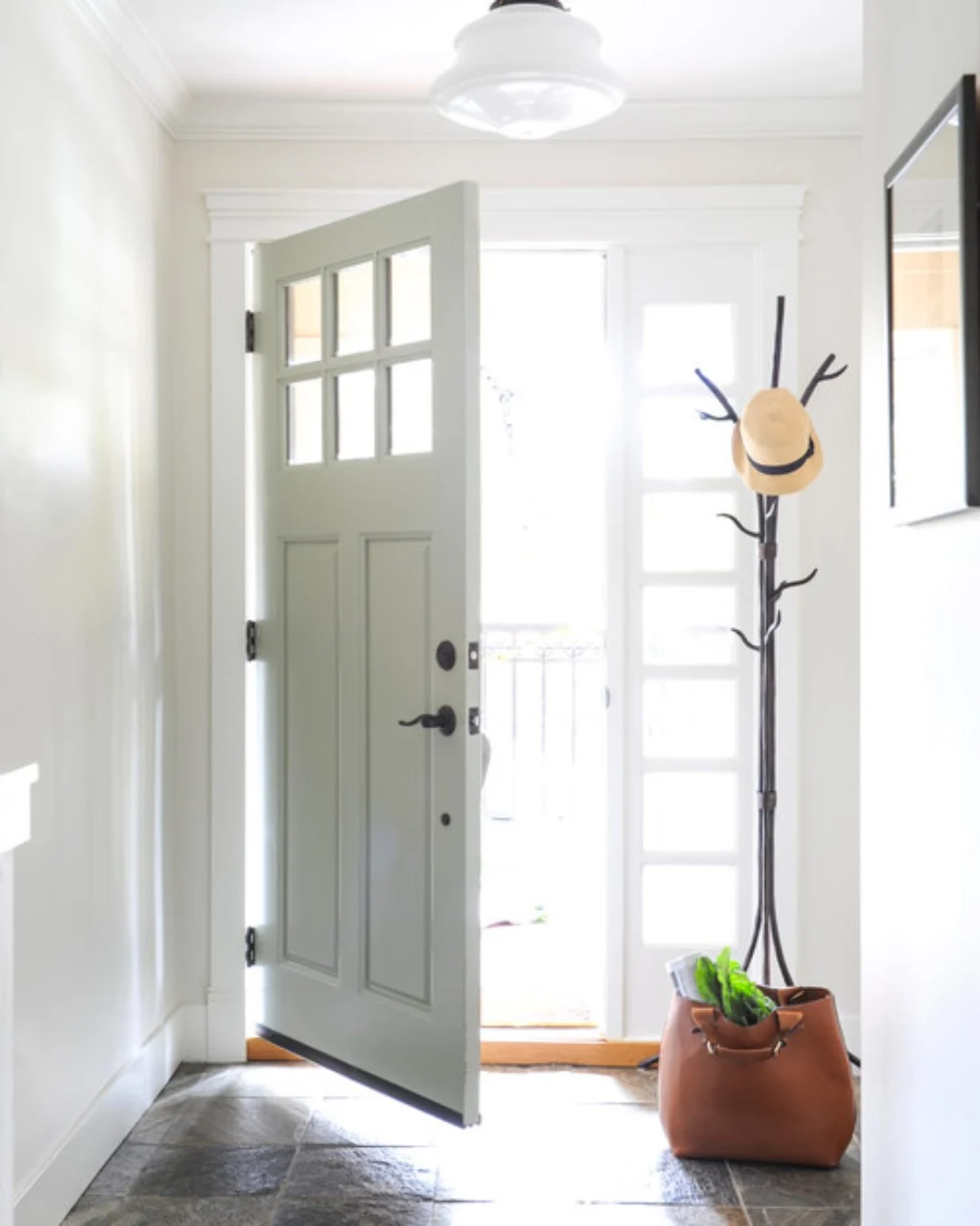 5 Inspirasi Desain Foyer Rumah Kecil yang Fungsional