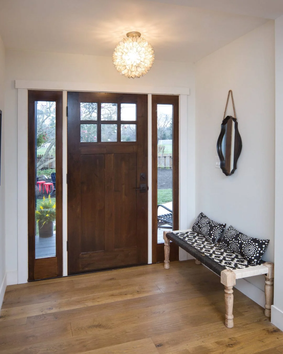 5 Inspirasi Desain Foyer Rumah Kecil yang Fungsional