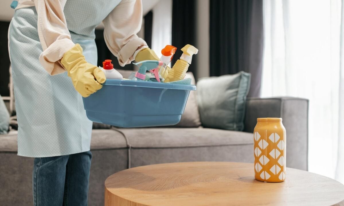 9 Cara Membersihkan Ruang Tamu dengan Cepat dan Efektif