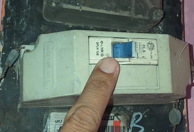 Penyebab dan Cara Mengatasi Listrik Mati Hidup Sendiri