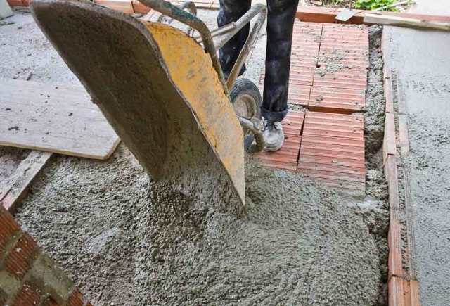 Takaran Cor Beton Manual yang Ideal agar Struktur Bangunan Kuat