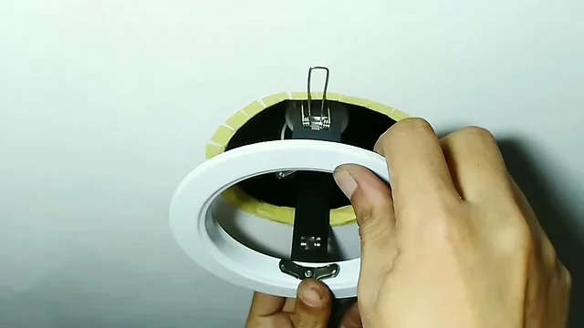 Cara Pasang Lampu Downlight di Plafon yang Benar. Mudah!