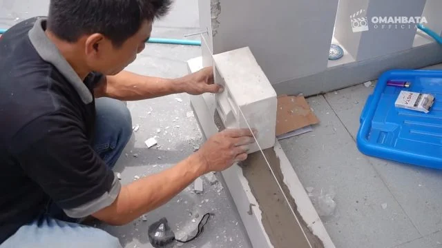 Cara Memasang Roster Beton untuk Lubang Angin yang Benar