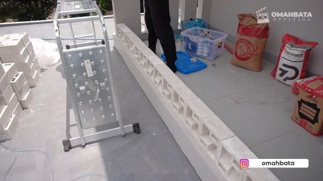 Cara Memasang Roster Beton untuk Lubang Angin yang Benar