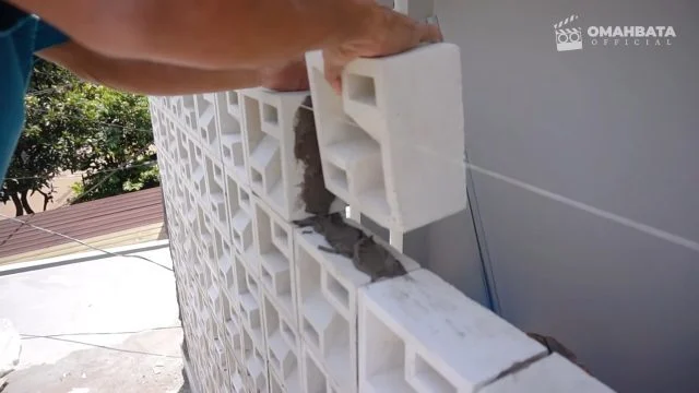 Cara Memasang Roster Beton untuk Lubang Angin yang Benar