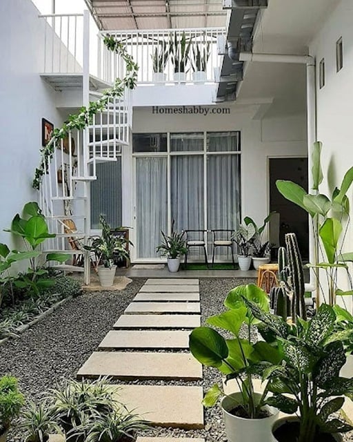 9 Inspirasi Desain Tangga Outdoor di Rumah yang Bisa Kamu Tiru