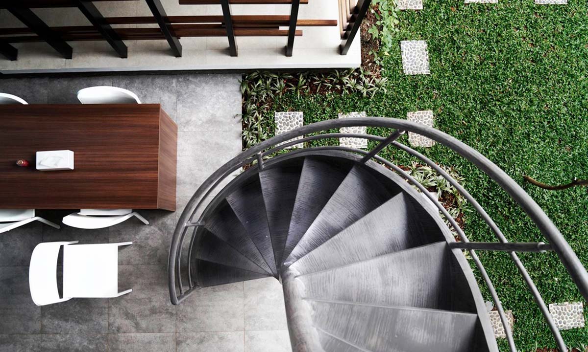9 Inspirasi Desain Tangga Outdoor di Rumah yang Bisa Kamu Tiru