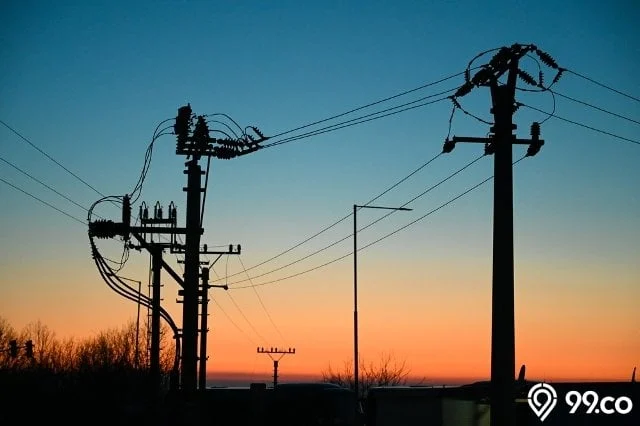 Jarak Tiang Listrik yang Aman Berdasarkan Tegangan dan Lokasi