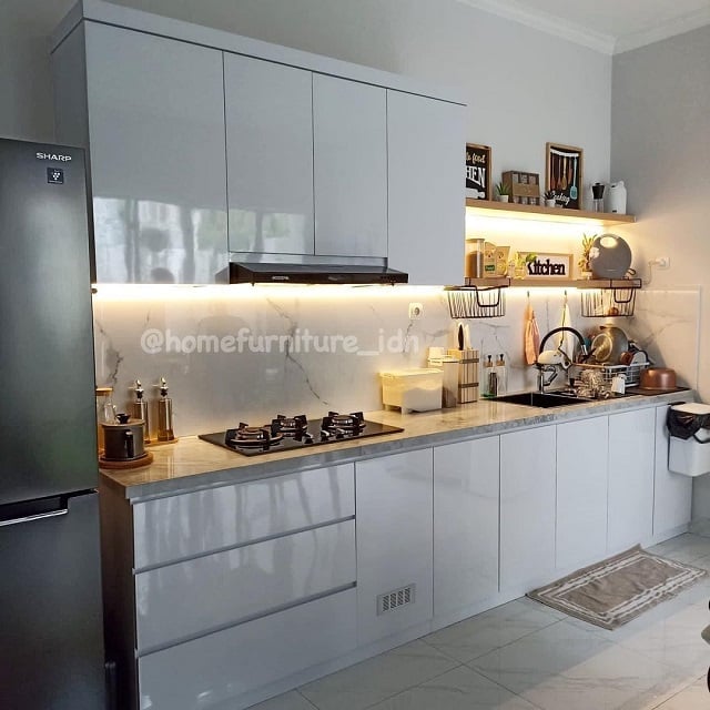 15 Desain Dapur Sempit Memanjang, Sederhana tapi Aesthetic!