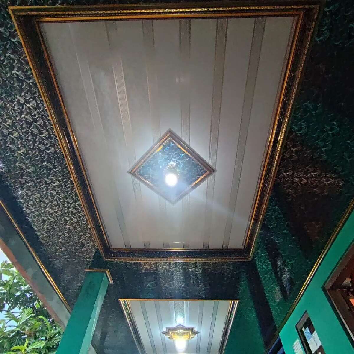 10 Ide Model Plafon Teras Kecil di Rumah yang Cantik Inspiratif