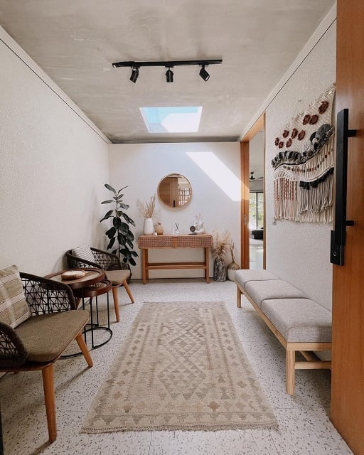 10 Desain Ruang Tamu Sempit Memanjang yang Mudah Ditiru