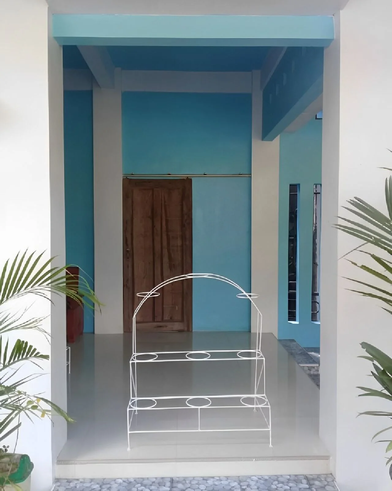 10 Ide Model Plafon Teras Kecil di Rumah yang Cantik Inspiratif