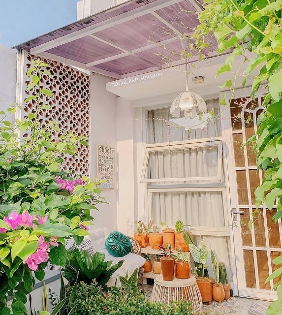 15 Inspirasi Desain Taman Bunga Depan Rumah Tercantik. Yuk, Contek!