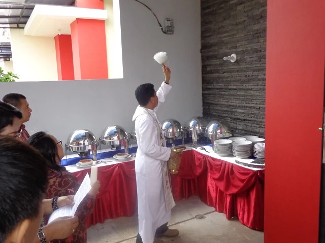 Tata Cara dan Doa Pemberkatan Rumah Baru Menurut Katolik