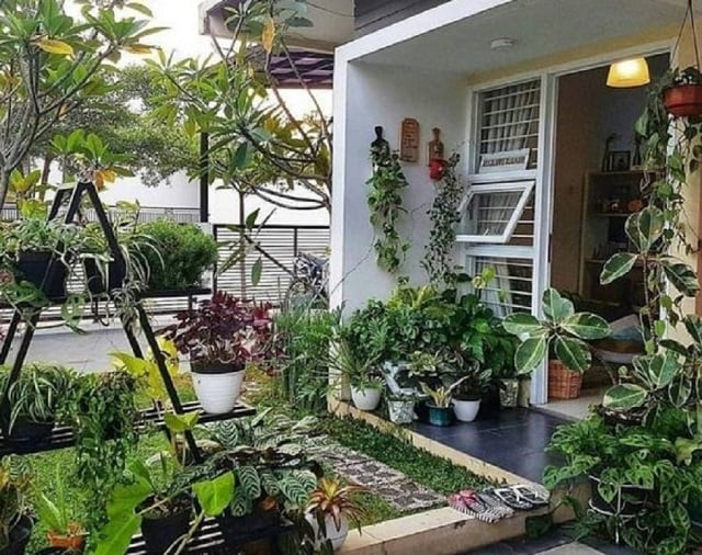 11 Inspirasi Desain Taman Depan Rumah. Bisa Jadi Daya Tarik Hunian!