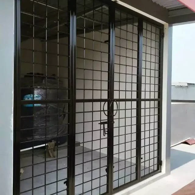 15 Inspirasi Model Pintu Garasi Besi Hollow, Tampilan jadi Menawan!