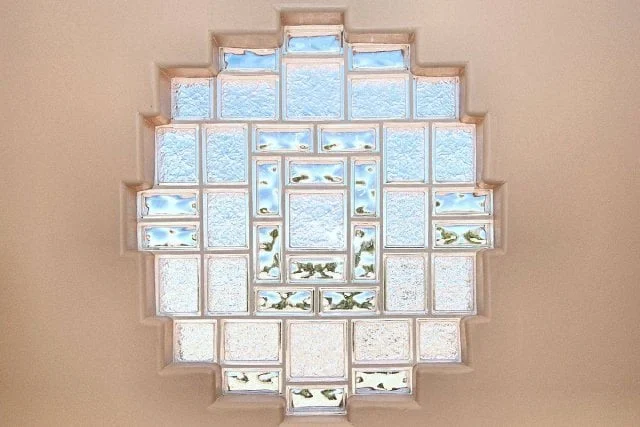 7 Model Pemasangan Glass Block Persegi Panjang, Rumah jadi Aesthetic!