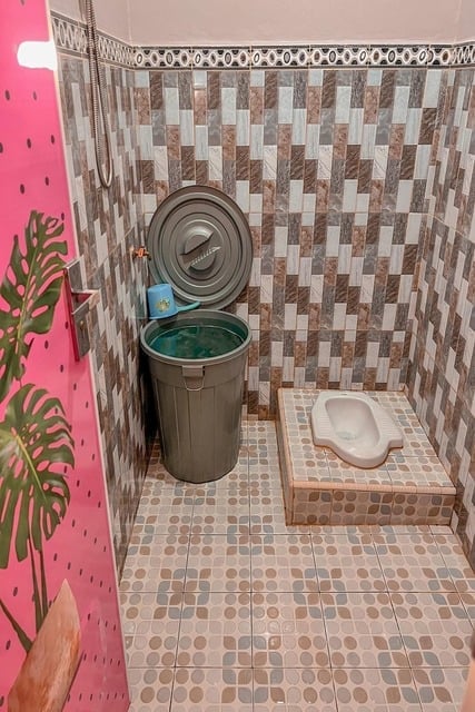 8 Inspirasi WC Jongkok Kamar Mandi Sederhana tapi Bersih, Pilih Mana?