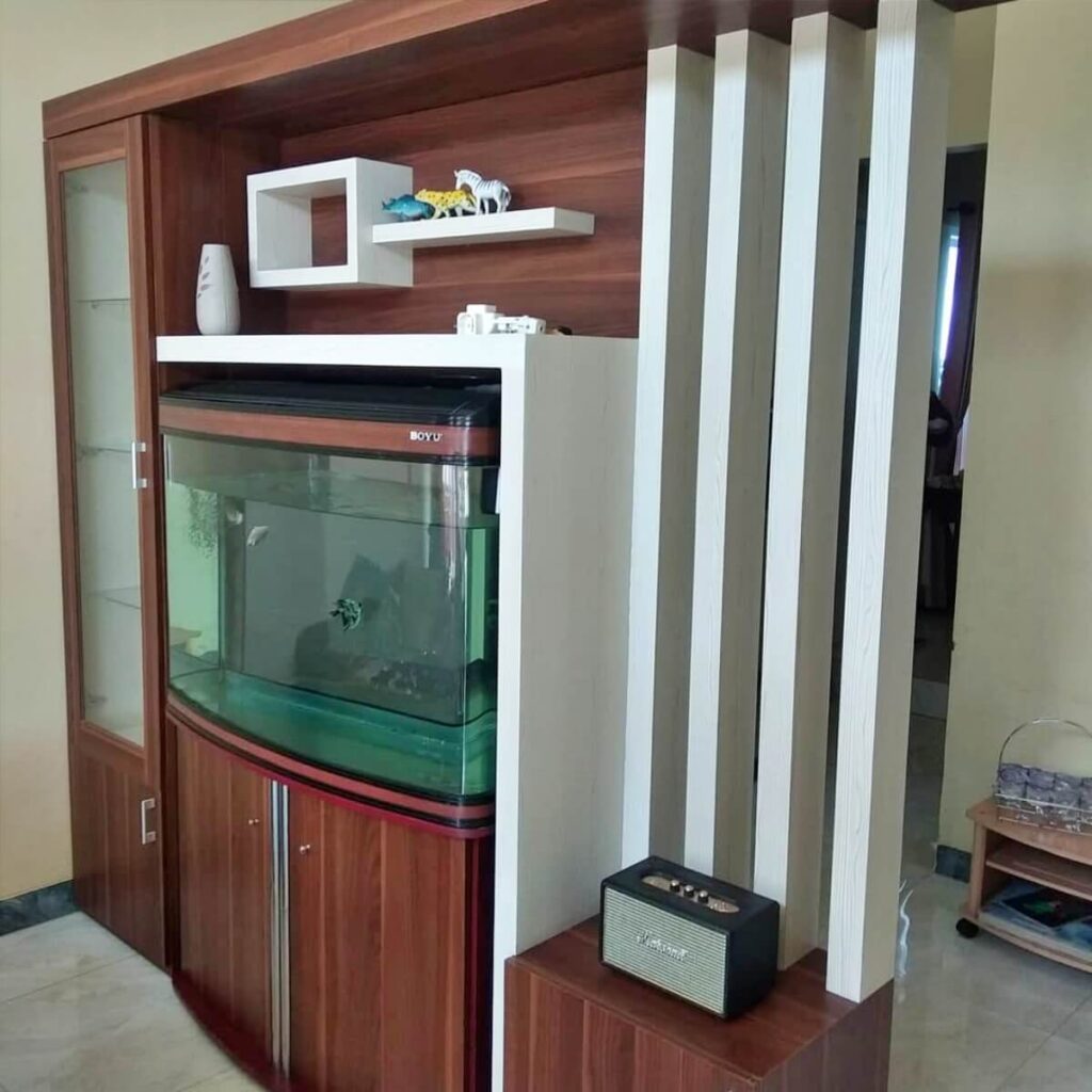 8 Model Lemari Pembatas Ruang Tamu dan Ruang Keluarga