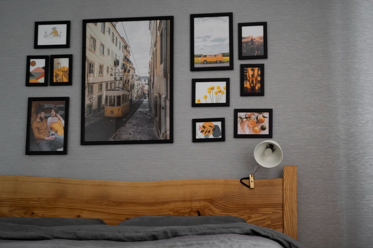 Cara Menata Poster di Kamar yang Bagus, Begini Tata Letaknya!