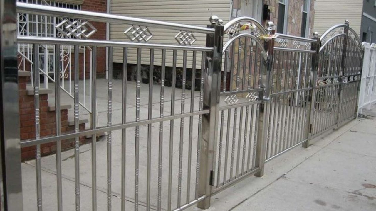 Kelebihan dan Kekurangan Pagar Stainless Steel Modern