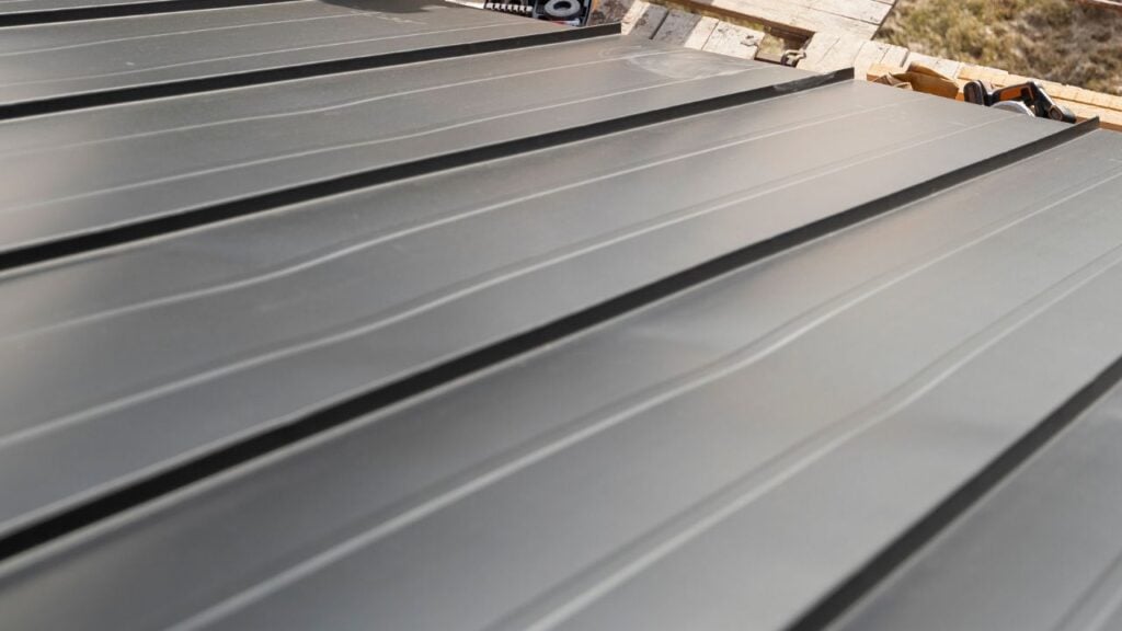 8 Cara Pasang Baja Ringan Atap Spandek yang Benar