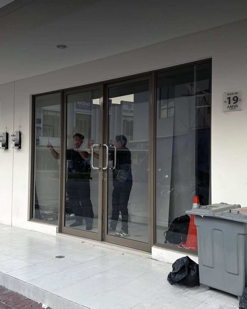 5 Inspirasi Warna Pintu Ruko Minimalis yang Menarik dan Kekinian