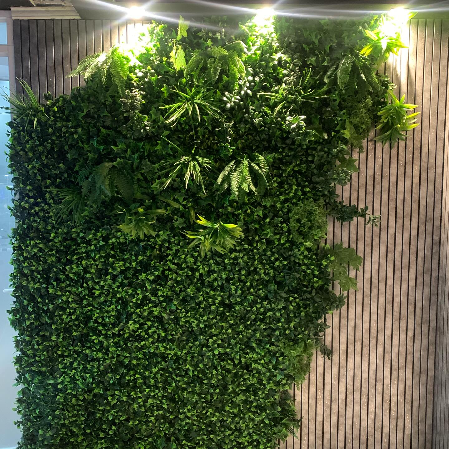 5 Inspirasi Desain Wall Panel yang Bikin Interior Makin Cantik