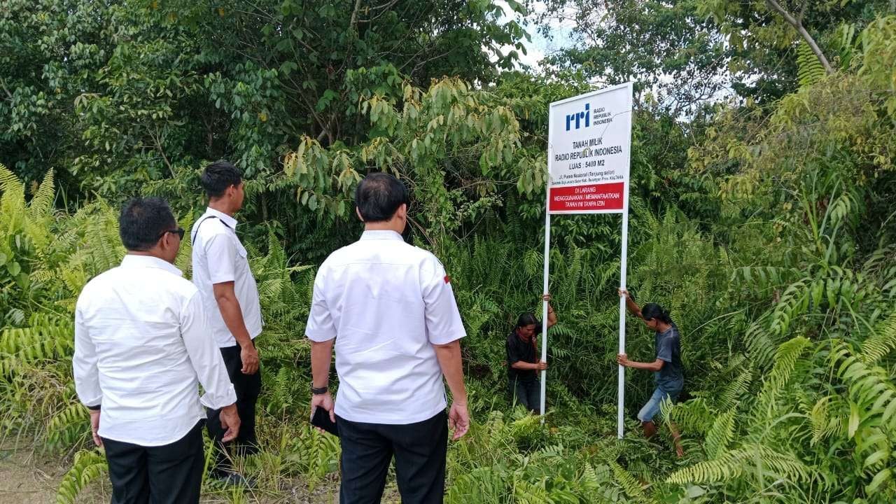 Plang Tanah Milik: Pengertian, Fungsi, hingga Contohnya