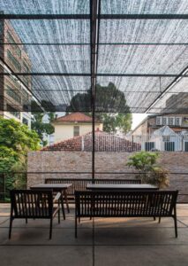 7 Inspirasi Desain Paranet untuk Teras Rumah yang Bikin Hunian Jadi ...