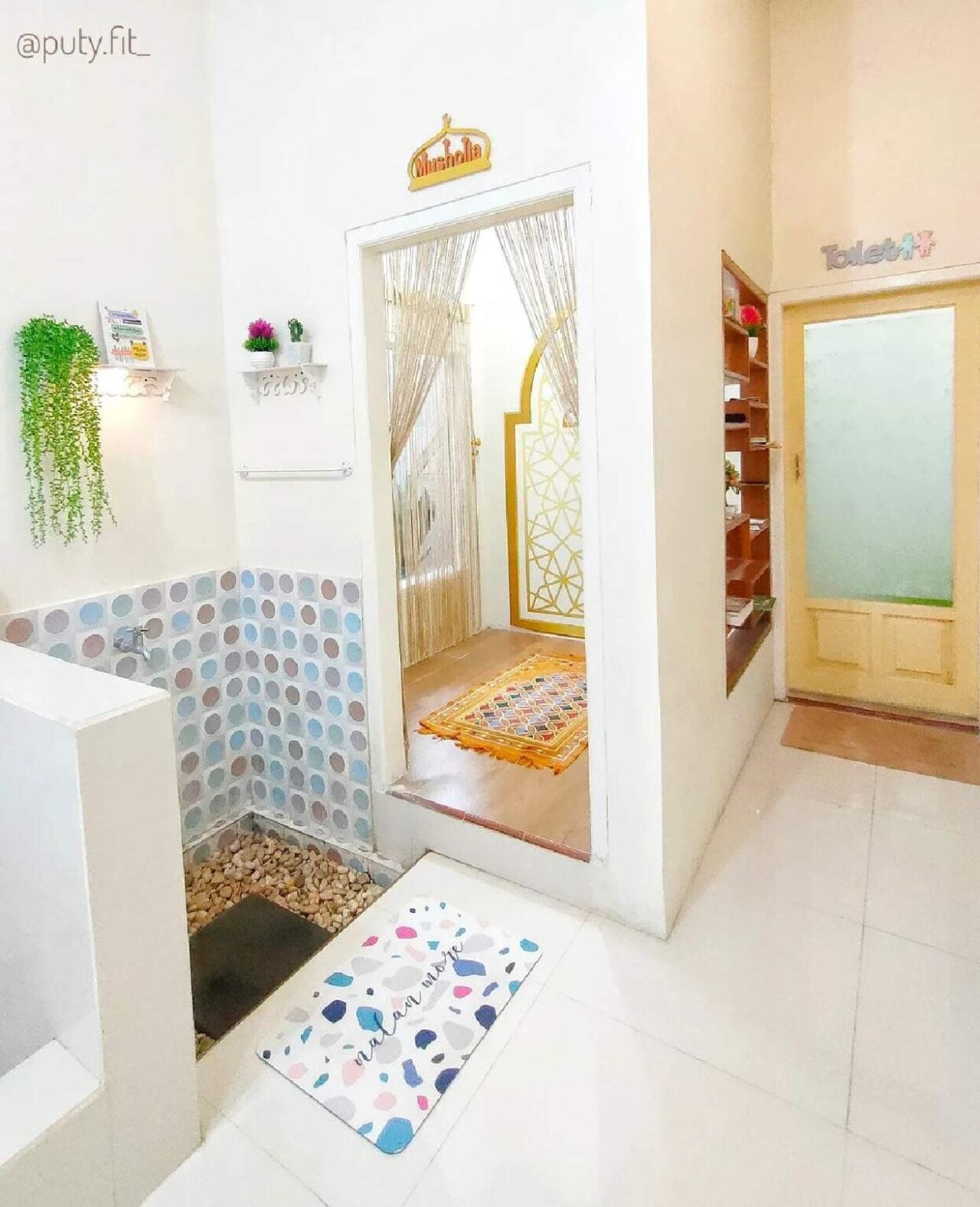 5 Inspirasi Desain Mushola dalam Rumah Unik yang Nyaman